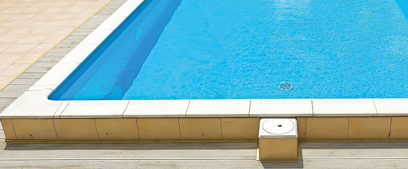 La plage de piscine en bois – Ma Piscine et Moi